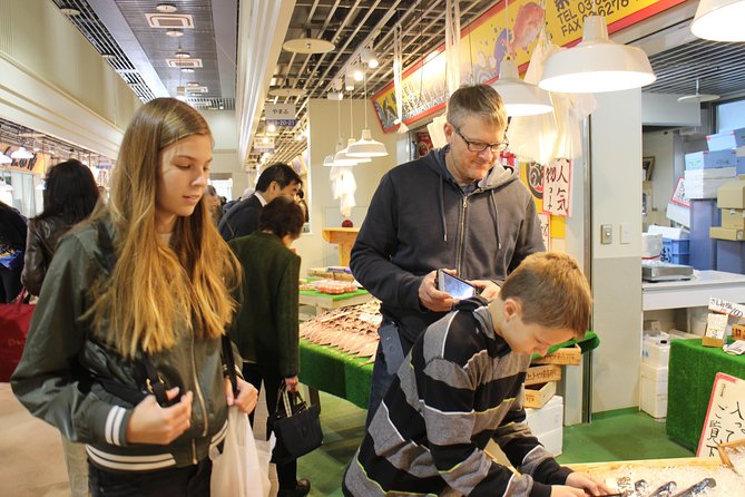 Tuna Auction at Toyosu Market With Qualified Guide and Early Morning Tour of Tsukiji Outer Market - Guidance From a Knowledgeable Local Expert