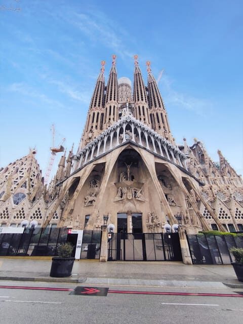 Tur Barcelona în Român - Who Should Consider This Tour?
