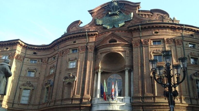 Turin: 2,5 Hour Classic Walking Tour - Tasting Turin: Chocolate and Espresso