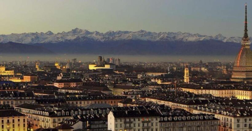 Turin: Historical Walking Tour by Night - The Experience: A Balance of Sightseeing, Stories, and Photos