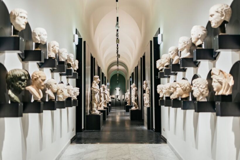 Turin: Royal Palace & City Tour Guided Experience - Key Points
