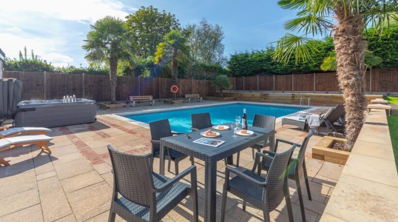 Turkish BBQ with Swimming Pool and Hot Tub - A Day of Flavors and Relaxation in Hertfordshire