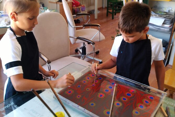Turkish Marbling Paper Art Workshop - Instructor and Atmosphere