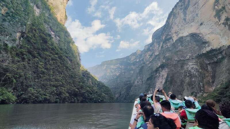 Tuxtla Gutierrez: Sumidero, Chiapa de Corzo and Miradores - Exploring the Sumidero Canyon: Nature at Its Most Imposing