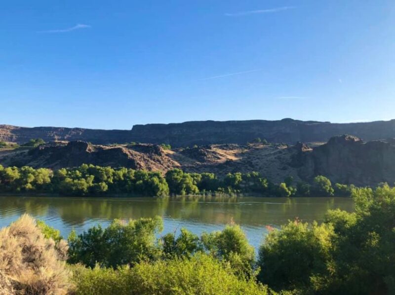 Twin Falls: Dierkes Lake Hike & Shoshone Falls Guided Tour - The Sum Up