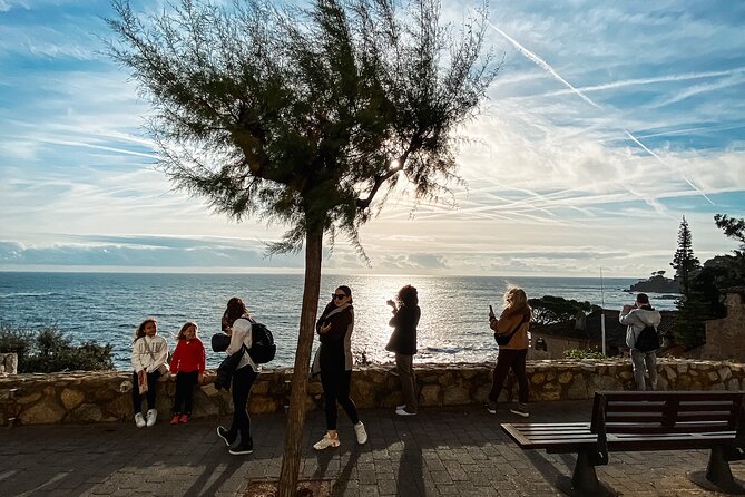 Two Countries in One Day Review - Experienced Tour Guides