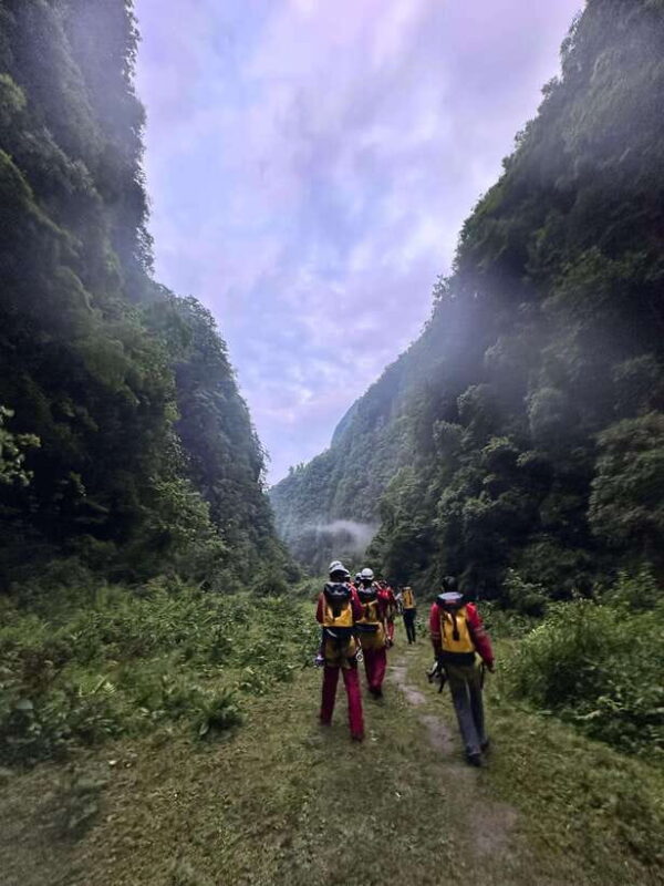 Two dragon den caving experience - FAQs