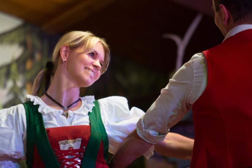 Tyrolean Evenings Family Gundolf in Innsbruck - Key Points