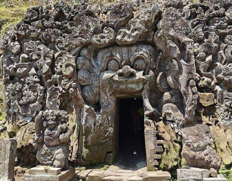 UBUD : 1 day trip tegalalang,temple,goarangrang waterfalls - The Sacred Atmosphere of Ubud’s Temple