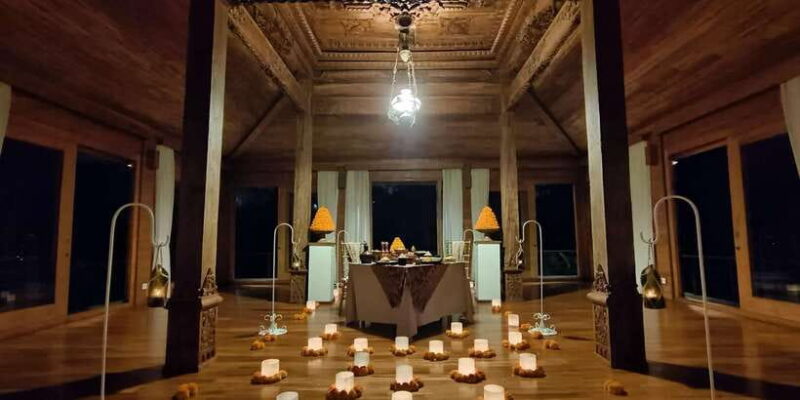 Ubud: Balinese Royal Dinner with Tropical Forest Views - Key Points