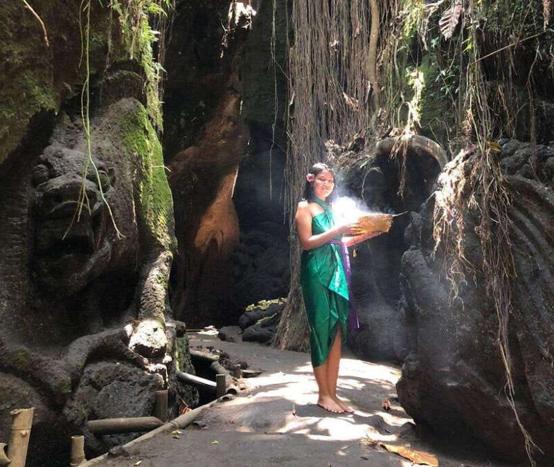 ubud griya beji waterfalls : purification ceremony - The Setting: Why the Waterfalls Matter