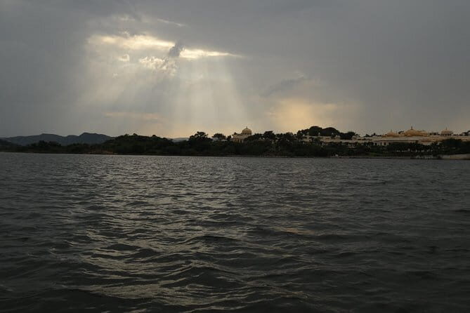 Udaipur - Boat ride at lake Pichhola - The Experience in Detail