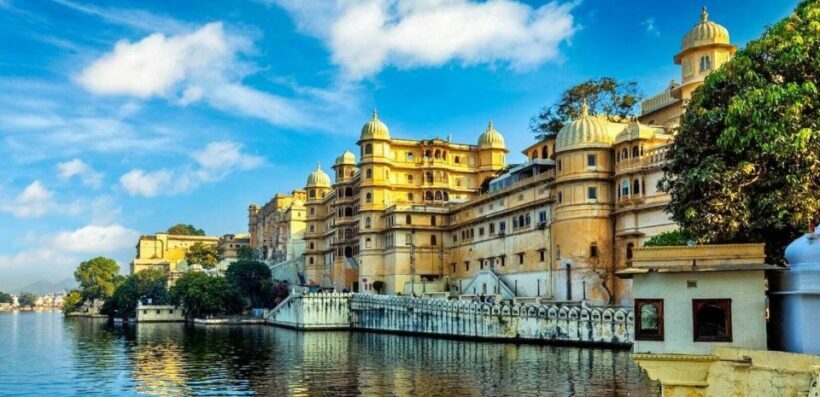 Udaipur: City Palace Museum Tour and Lake Pichola Boat Tour - Lake Pichola: The Heart of Udaipur’s Scenic Beauty