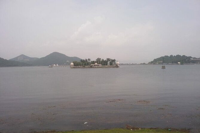 Udaipur City Private Luxury Tour With Guide - A Day in Udaipur: What to Expect and Why It Matters