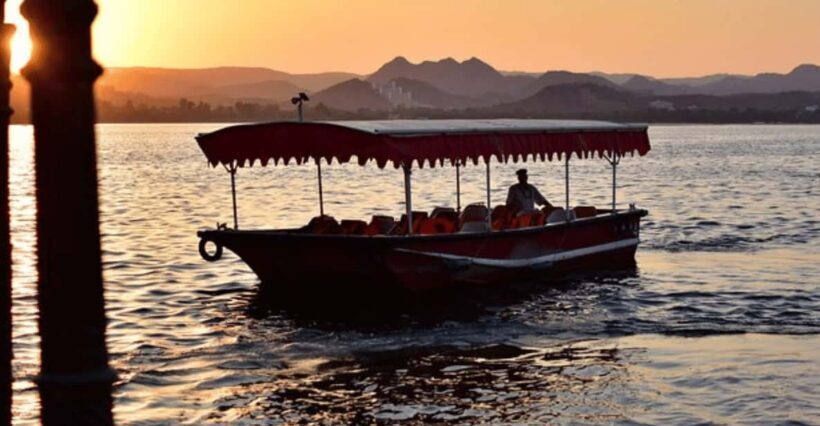 Udaipur: Guided Walking Tour of Ghats with Boat Ride - Key Points