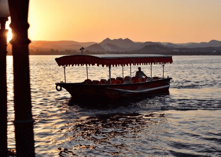 Udaipur: Guided Walking Tour of Ghats with Boat Ride - An Introduction to Udaipur’s Lakeside Charm