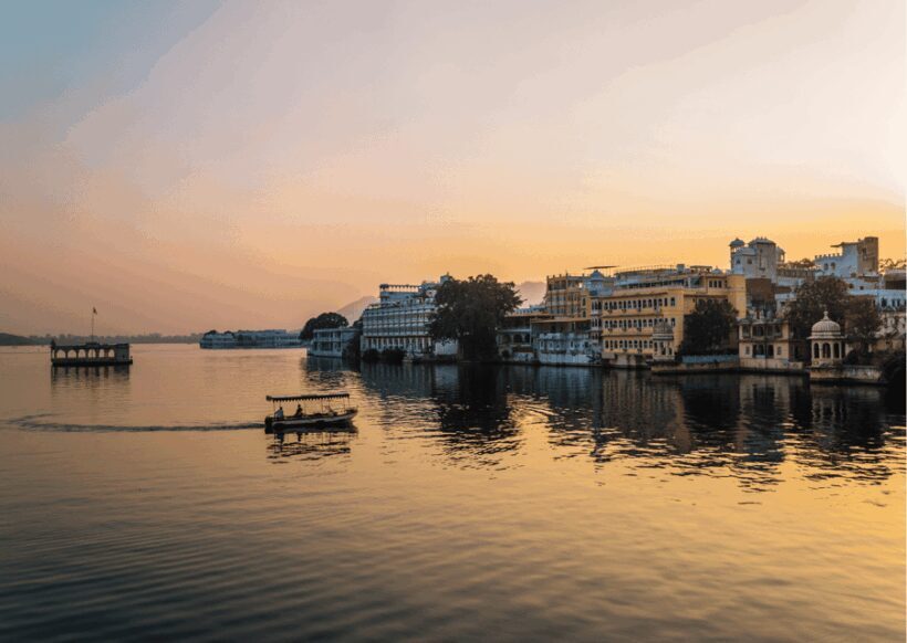 Udaipur: Guided Walking Tour of Ghats with Boat Ride - Detailed Breakdown of the Tour Experience
