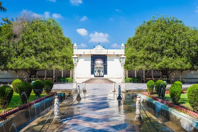 Udaipur - Guided walking tour with Famous Tonga Ride - Exploring Udaipur with a Guided Tonga Ride: An Authentic and Eco-Friendly Perspective