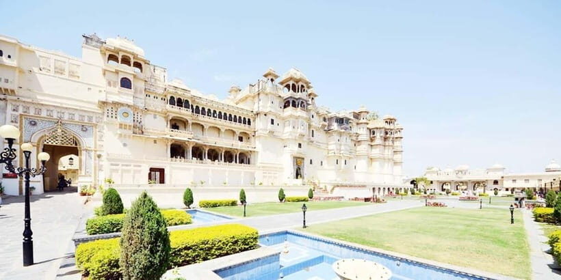 Udaipur: Private City Tour with Boat Ride - Key Points