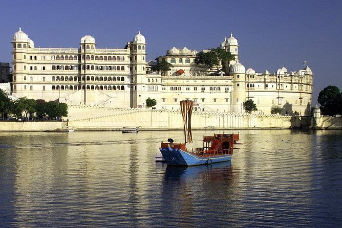 Udaipur - Privately Guided Half day Tour to city of lakes - The Practical Benefits
