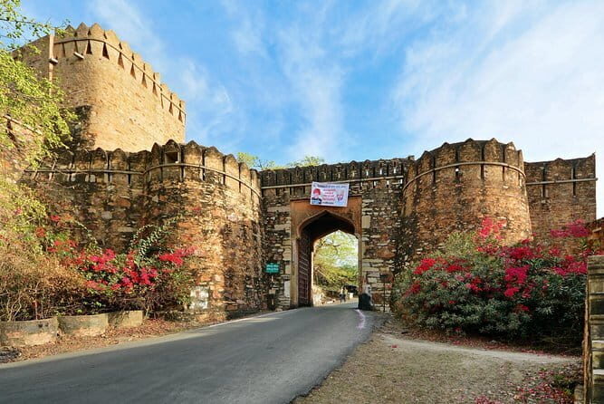 Udaipur - Privately Guided Half day Tour to city of lakes - Analyzing the Value