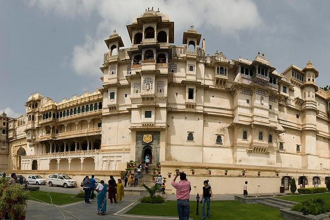 Udaipur Sightseeing Day Tour Including Aarti Ceremony - The Logistics: What to Expect