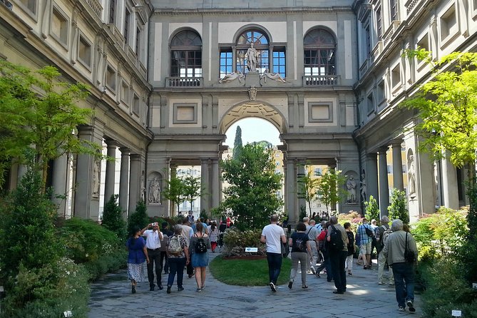 Uffizi Gallery Entrance Ticket With Priority Access - Visitor Experience