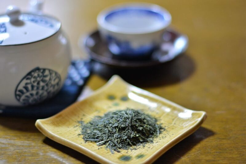 Uji: Green Tea Tour With Byodoin and Koshoji Temple Visits - Visiting Byodoin Temple