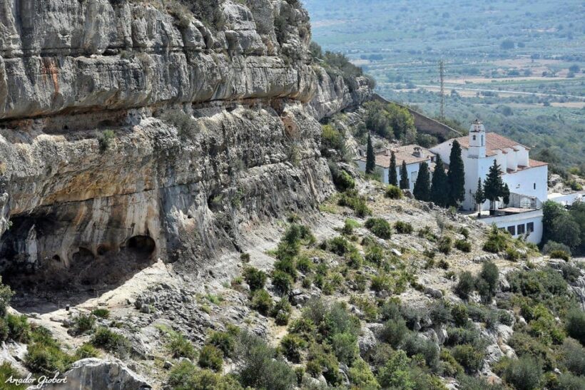 Ulldecona: Spiritual Cave Paintings Tour at Ermita Shelters - An Authentic Journey Into the Past
