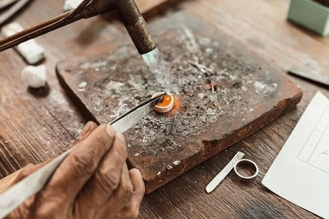 Uluwatu Silver Jewelry Making Class in Bali - Group Size and Accessibility