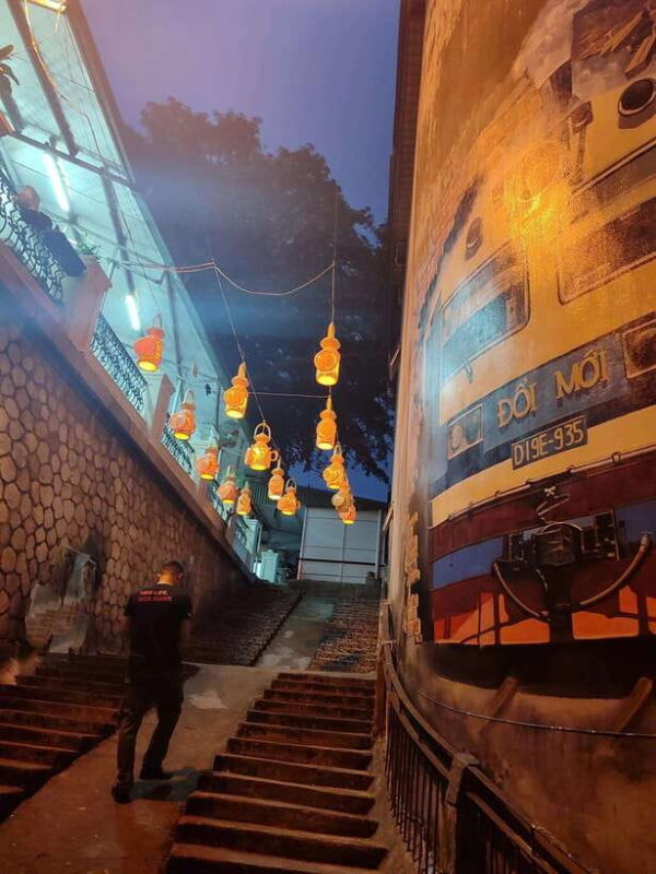 Uncover Hanois Hidden Treasures: Old Quarter & Train Street - What Makes This Tour Stand Out?