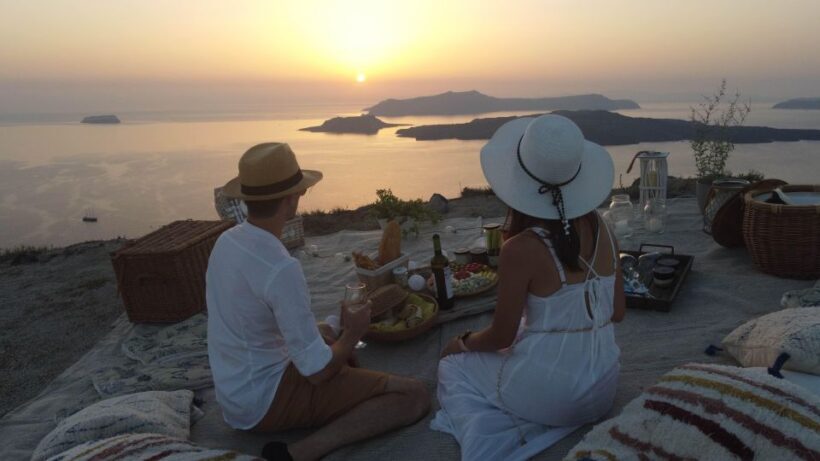 Uncrowded Santorini Sunset PicNic - Key Points
