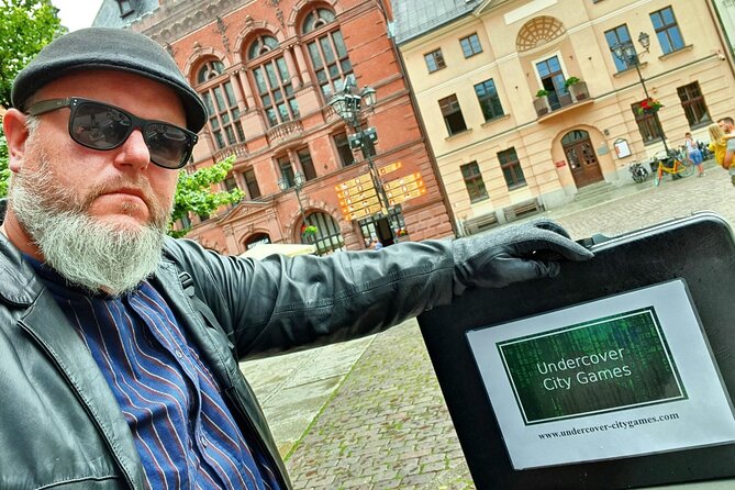 Undercover City Games: Torun - Exploring Torun through a Spy Game