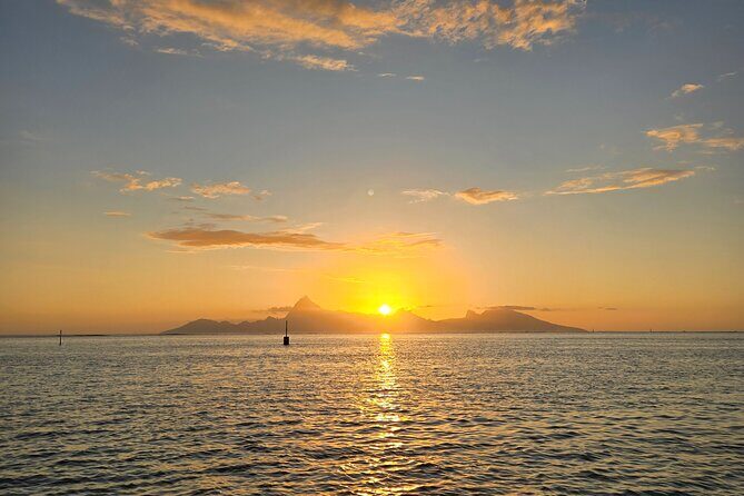 Unforgettable sunset against Moorea - Meeting Points & Timing
