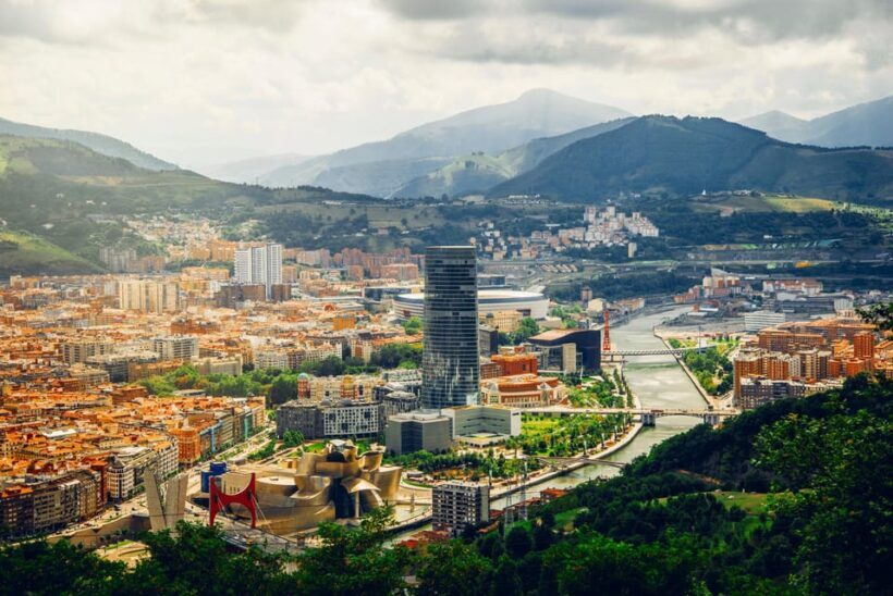Unique Landmarks of Bilbao  Walking Tour for Couples - Key Points