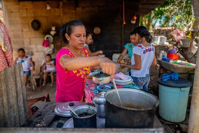 Unlock Teotihuacan Pyramids: Private Tour & Delicious Local Lunch - Starting the Journey: From Mexico City to the Pyramids