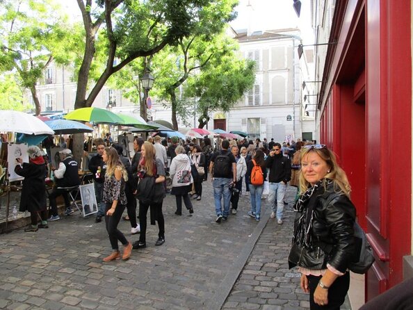 Unusual walking tour of Montmartre and local wine tasting - 2H - Authentic Experiences and Reviewer Insights