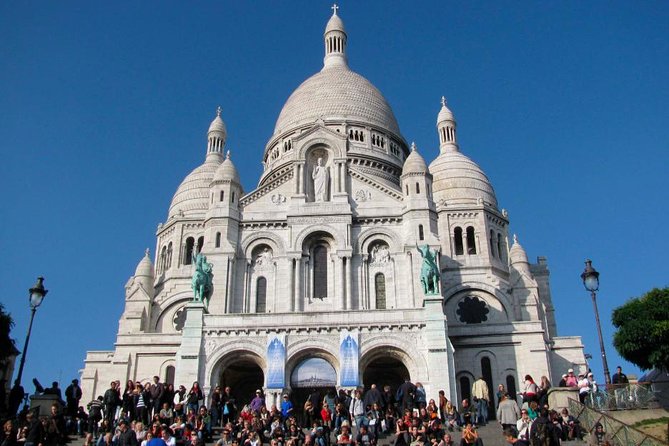 Unusual walking tour of Montmartre and local wine tasting - 2H - Who Will Love This Tour?