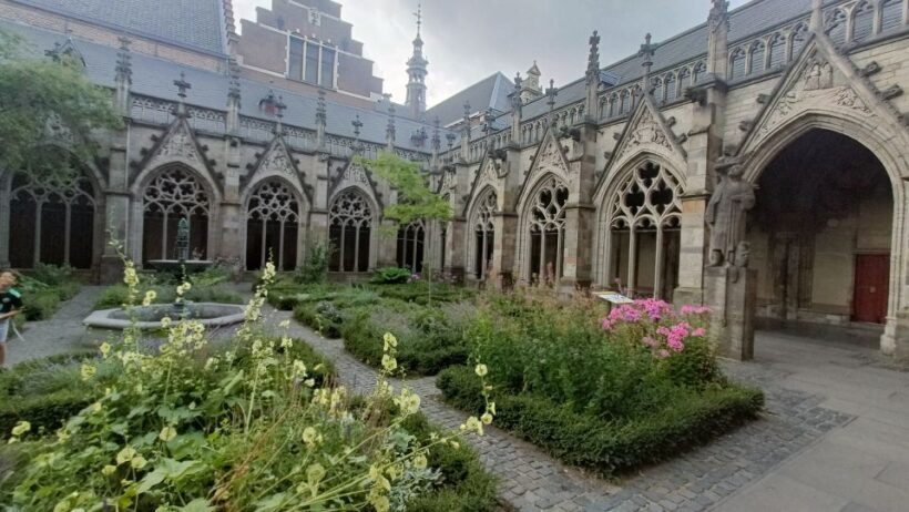 Utrecht: Guided Highlights Walking Tour - Who Should Consider This Tour?