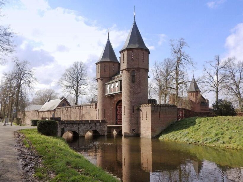 Utrecht Private Walking Tour - The Oudegracht and Modern Life