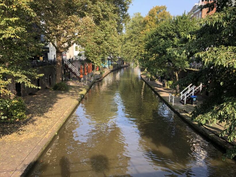 Utrecht Walking Tour with a local comedian as guide - Key Points