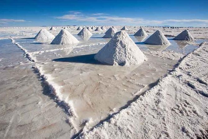 Uyuni Salt 1 Day Tour With Guide in English + Lunch and Sunset - Experiencing Incahuasi Island