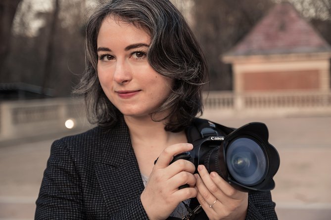 Vacation Photographer. Madrid Photo Shoot. Take Home More Than Just a Selfie! - Personalized Photo Shoot Experience