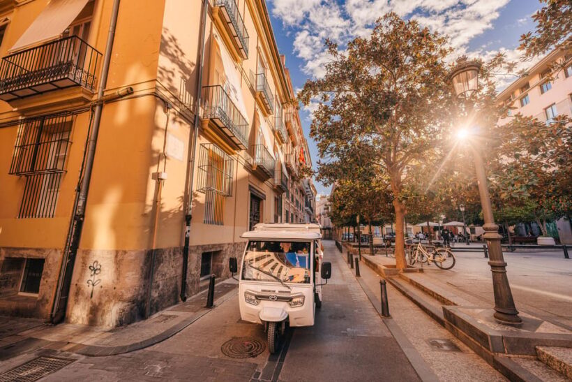 Valencia: 2-hour City Highlights Guided Tuk-Tuk Tour - What Travelers Are Saying