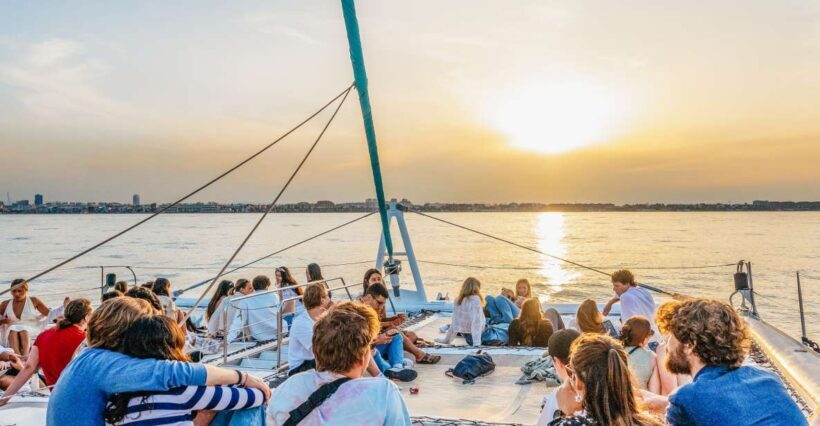 Valencia: Catamaran Cruise with Sunset Option - Key Points