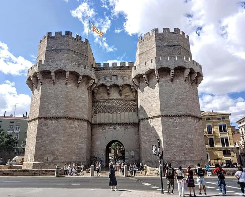 Valencia City Bike Tour; History and Gastronomy. - An Introduction to Valencia City Bike Tour; A Practical Guide