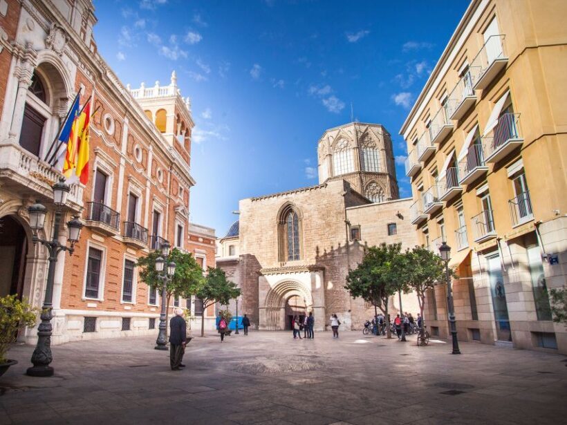 Valencia: Essentials and World Heritages Sites Walking Tour - Visit to the City Hall and Other Sights