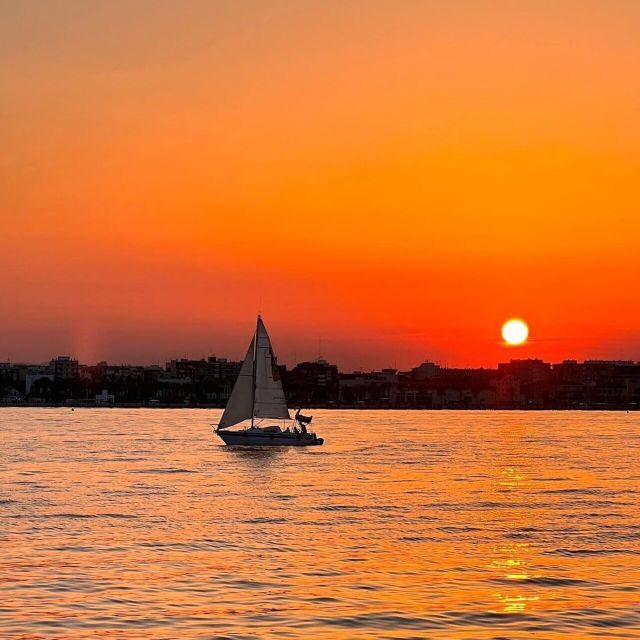 Valencia: Exclusive Sunset Cruise with Drink - Authenticity and Passenger Experience
