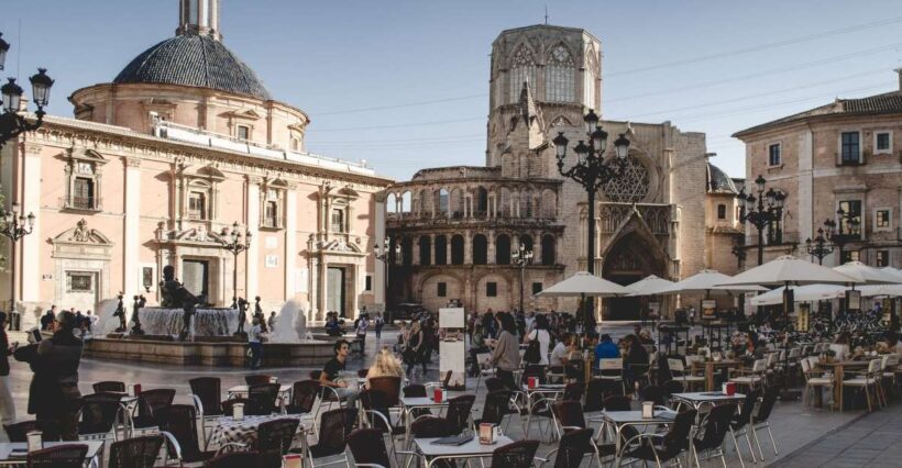 Valencia: Express Walk with a Local in 60 minutes - Key Points
