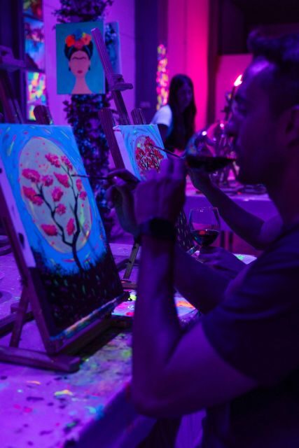 Valencia: Fluorescent painting workshop and wine - Value for Money